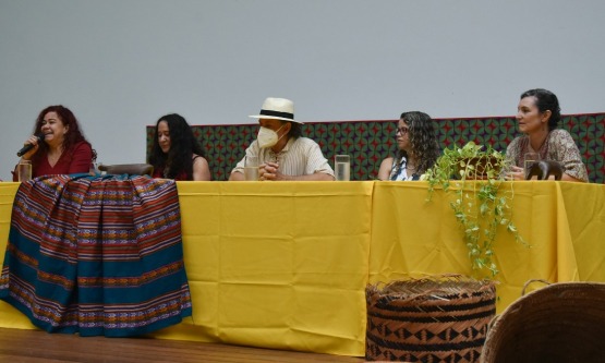 Narrativas decoloniais: intercâmbio de saberes entre professores ... Narrativas decoloniais: intercâmbio de saberes entre professores ...