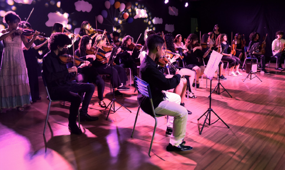 Orquestra de violinos encanta público na EPAT – SINPRO-DF
